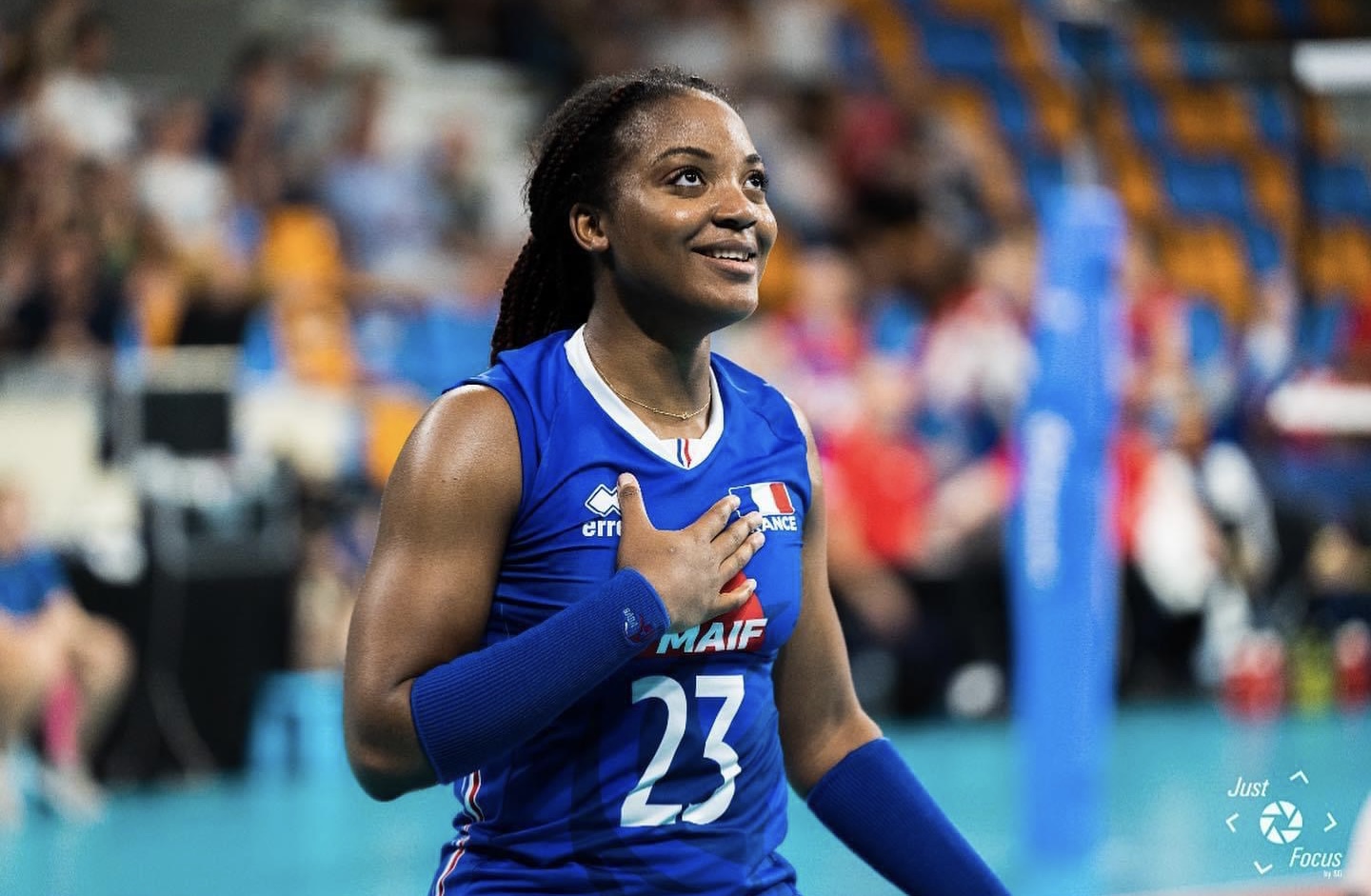 Léandra Olinga Andela et les Bleues en finale